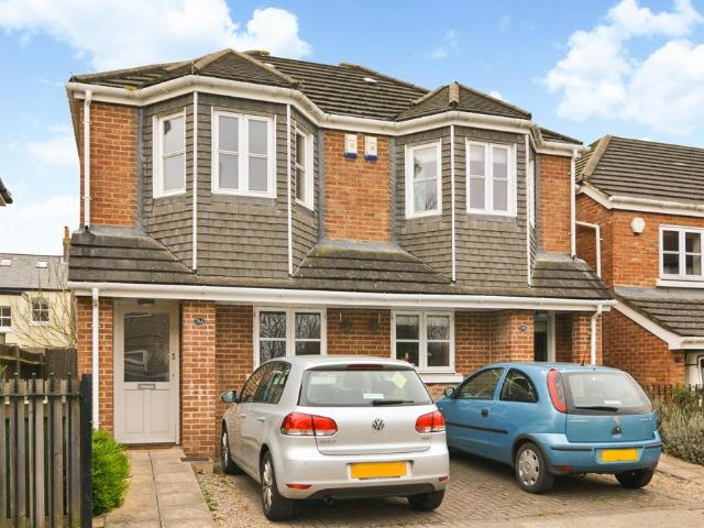 Churchview Road, Twickenham 2 bed semi detached house to rent £2,600 pcm £600 pw