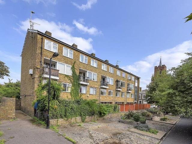 Churchward House, Kennington SE17 4 bed ground floor maisonette to rent £3,900 pcm £900 pw