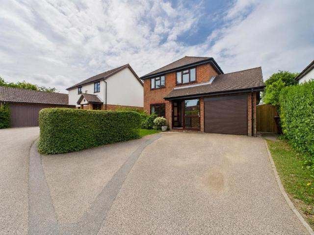 Church Close, Colchester, CO6 4 bed detached house to rent £1,950 pcm £450 pw
