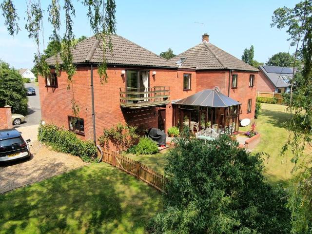 Church Close, Chedgrave 5 bed detached house to rent £2,250 pcm £519 pw