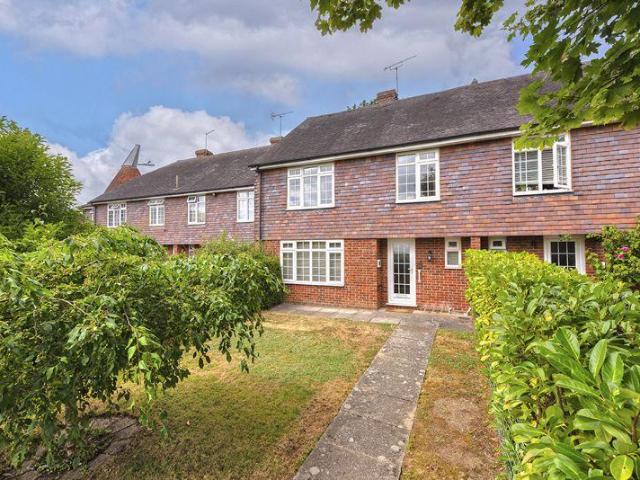 Church Close, Brenchley TN12 3 bed terraced house to rent £2,175 pcm £502 pw