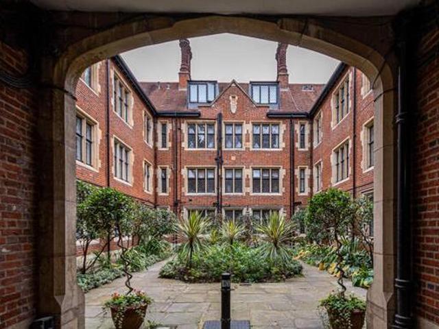 Church Close, Kensington Church Street, 2 Bedroom Flat