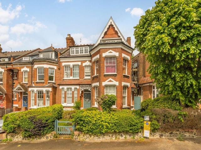 Church Crescent, London N10, 1 bed flat to rent, £1,950 pcm | PrimeLocation