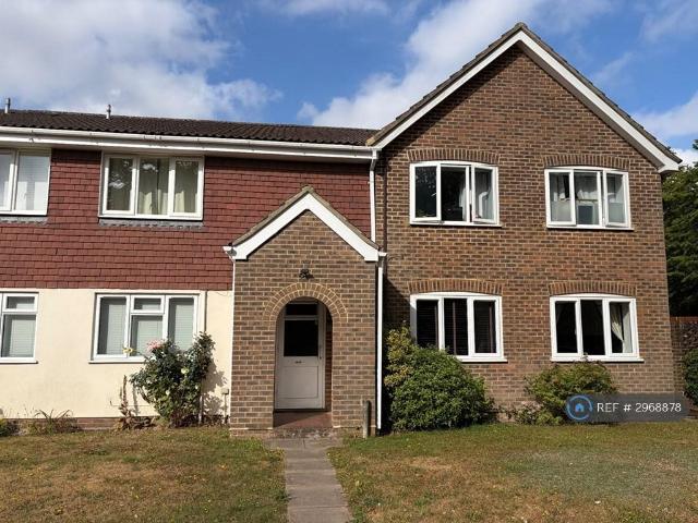 Church Crookham, Fleet, GU51 1 bed flat to rent £1,075 pcm £248 pw