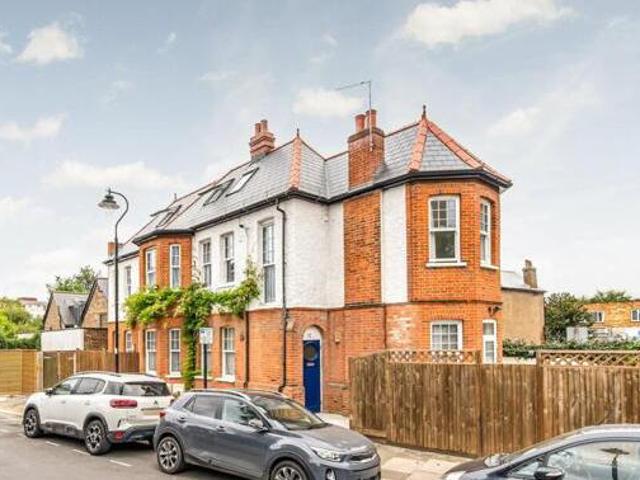 Church Gardens, London, 1 Bedroom Flat