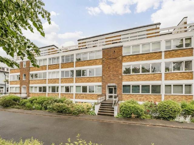Church Grove, Kingston Upon Thames KT1 1 bed flat to rent £1,700 pcm £392 pw