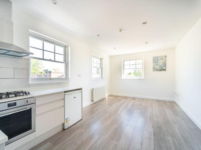 Church End, Hendon, London NW4, 1 bed flat to rent, £1,600 pcm | PrimeLocation