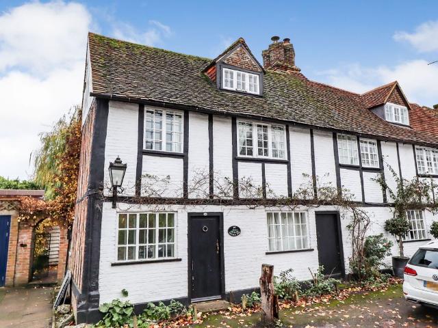 Church End, Redbourn, Redbourn AL3, 3 bed property to rent, £2,900 pcm | PrimeLocation