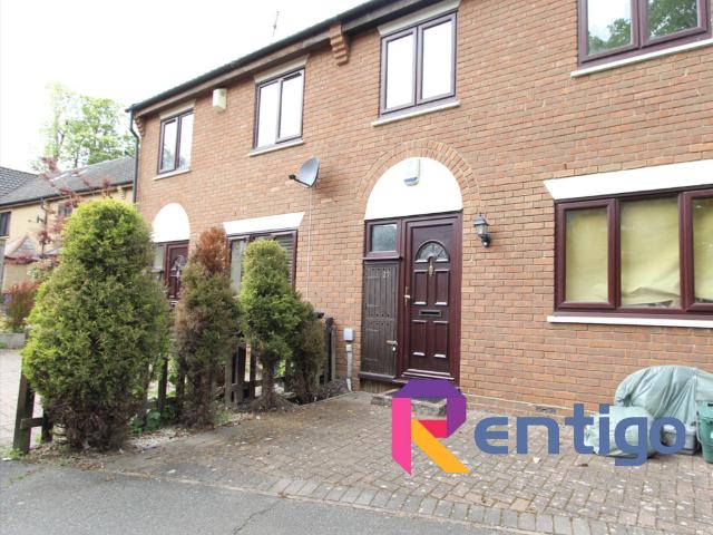 Church Hollow, Purfleet, RM19 3 bed terraced house to rent £1,900 pcm £438 pw