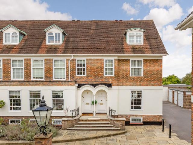Church Lane, Wimbledon, London SW19, 3 bed flat to rent, £9,000 pcm | PrimeLocation
