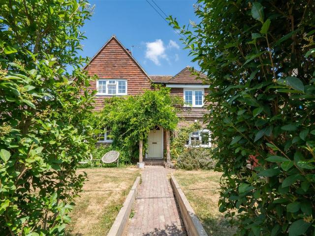 Church Lane, Wivelsfield, Haywards Heath 4 bed house to rent £2,950 pcm £681 pw