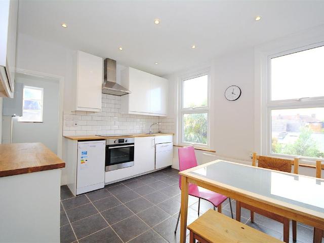 Church Lane, East Finchley N2, 2 bed flat to rent, £2,000 pcm | PrimeLocation