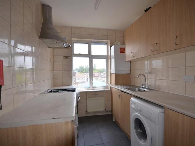 Church Lane, Kingsbury NW9, 2 bed flat to rent, £1,750 pcm | PrimeLocation