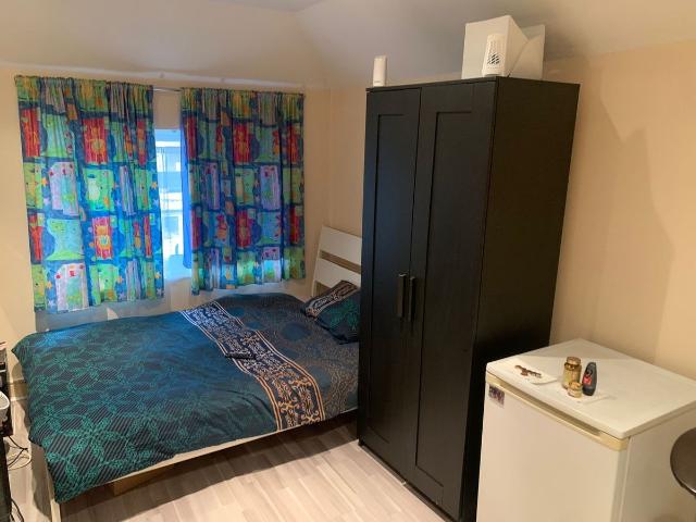 Church Lane, London NW9, Room to rent, £850 pcm | PrimeLocation