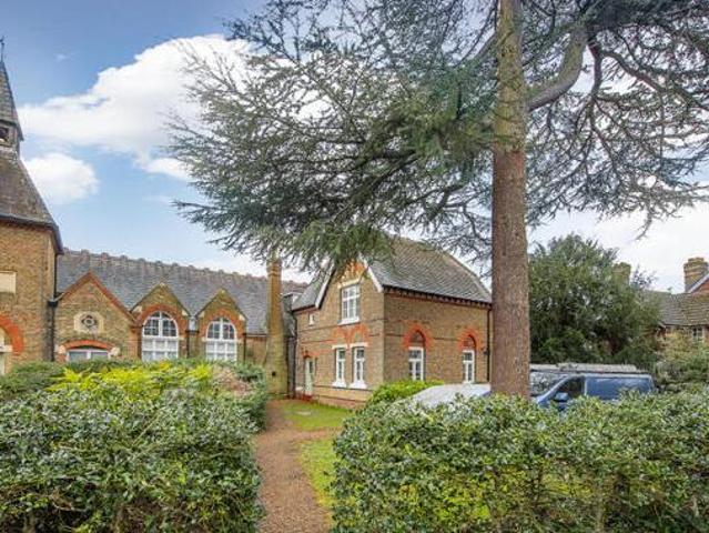 Church Lane, London, Studio Flat For