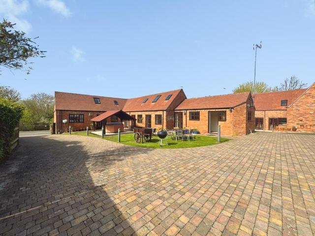 Church Lane, Shottery. 5 bed detached house to rent £3,500 pcm £808 pw