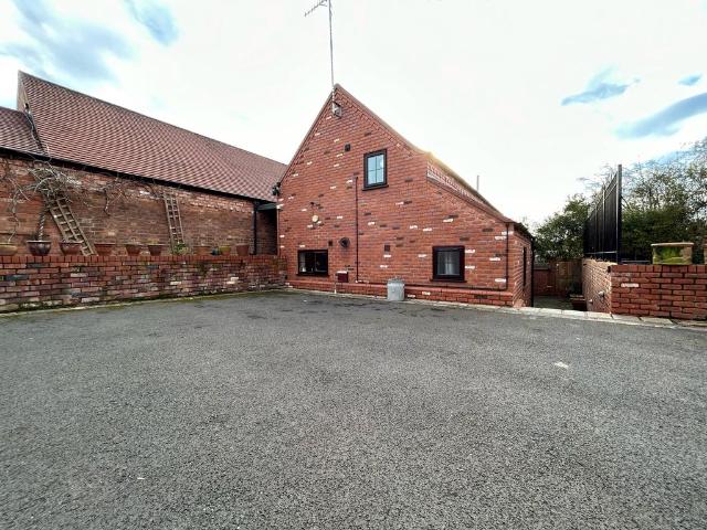 Church Lane, Stratford upon Avon, CV37 3 bed house to rent £1,900 pcm £438 pw