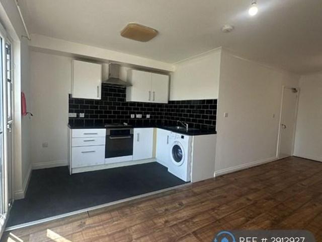Church Manorway, London, SE2 2 bed flat to rent £2,300 pcm £531 pw