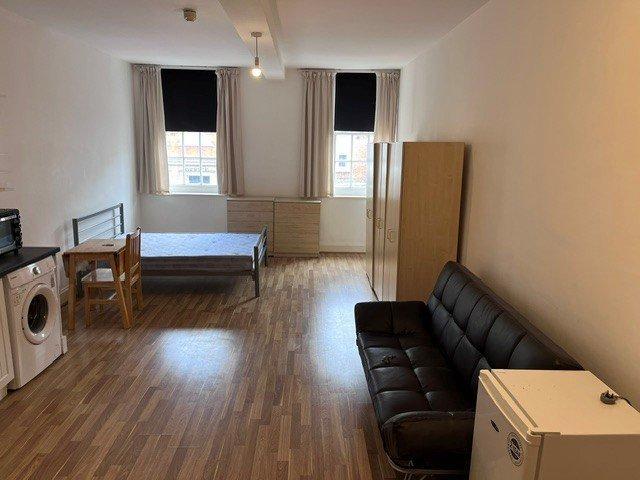 Church Street, Enfield EN2 Studio to rent £1,225 pcm £283 pw