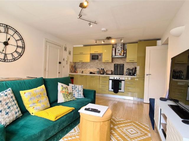 Church Street, Enfield EN2, 1 bed flat to rent, £1,499 pcm | PrimeLocation