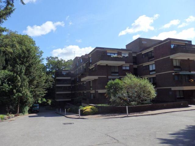 Church Street, Epsom 2 bed apartment to rent £2,000 pcm £462 pw