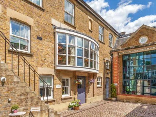 Church Street, Hampton, 2 Bedroom Flat
