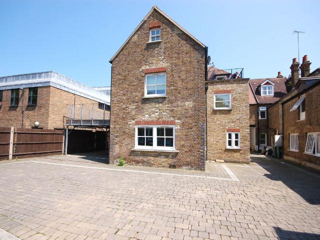 Church Street, Rickmansworth WD3, 1 bed flat to rent, £1,350 pcm | PrimeLocation