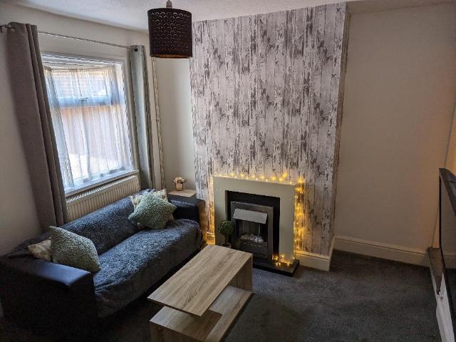 Church Street, Silverdale ST5 4 bed terraced house to rent £1,610 pcm £372 pw