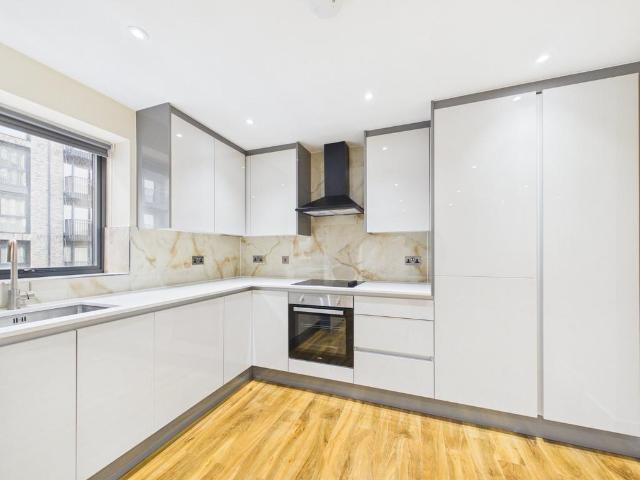 Church Street, Slough, Berkshire, SL1 Studio to rent £1,000 pcm £231 pw