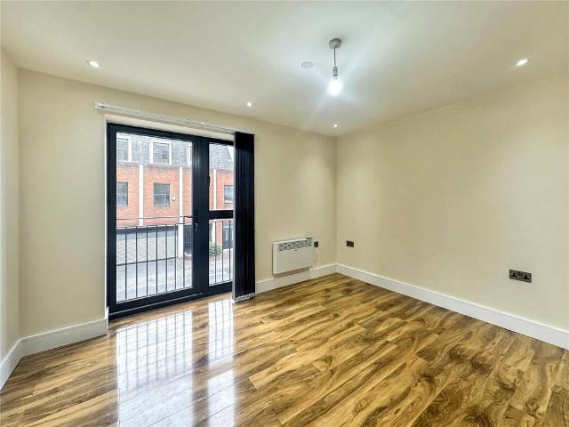 Church Street, Slough, Berkshire, SL1 2 bed apartment to rent £1,600 pcm £369 pw