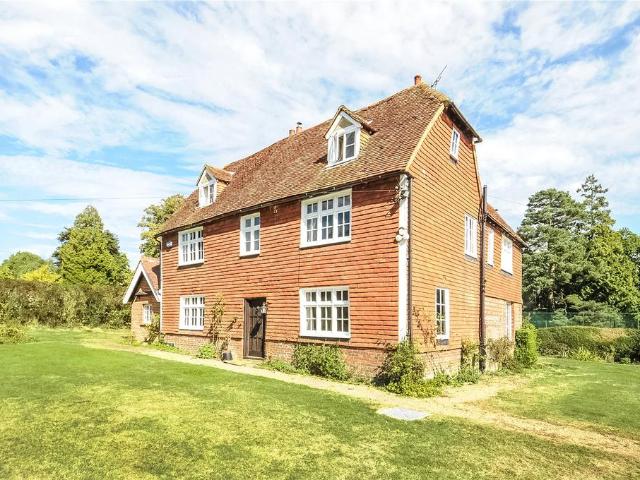 Church Street, Ticehurst 4 bed detached house to rent £2,800 pcm £646 pw
