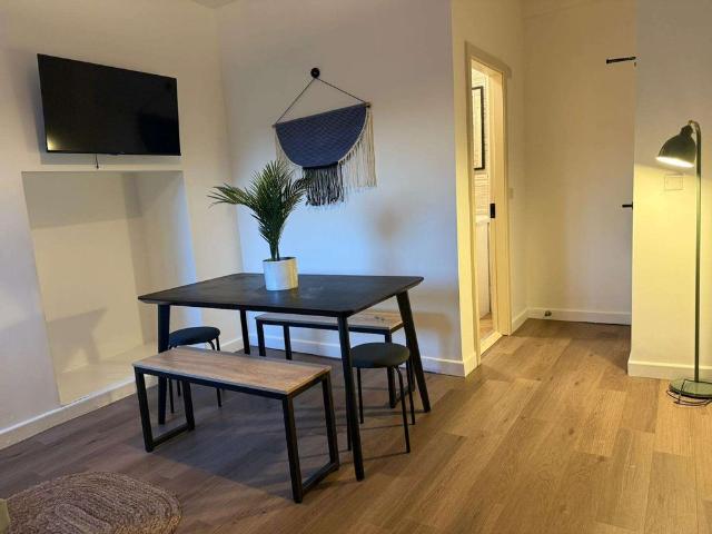 Church Street West Room 4