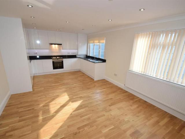 Church Path, Croydon Surrey 1 bed flat to rent £1,475 pcm £340 pw
