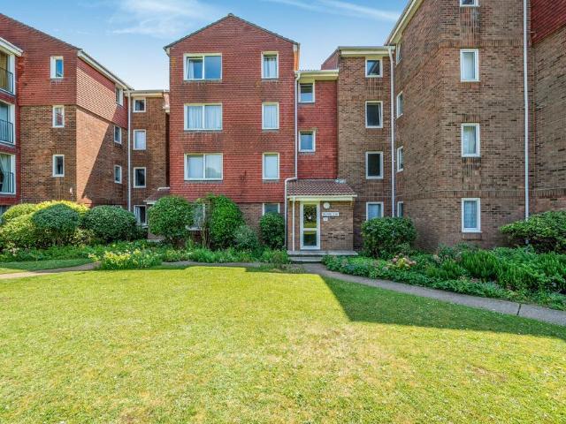 Church Place, East Sussex BN2 2 bed flat to rent £1,550 pcm £358 pw