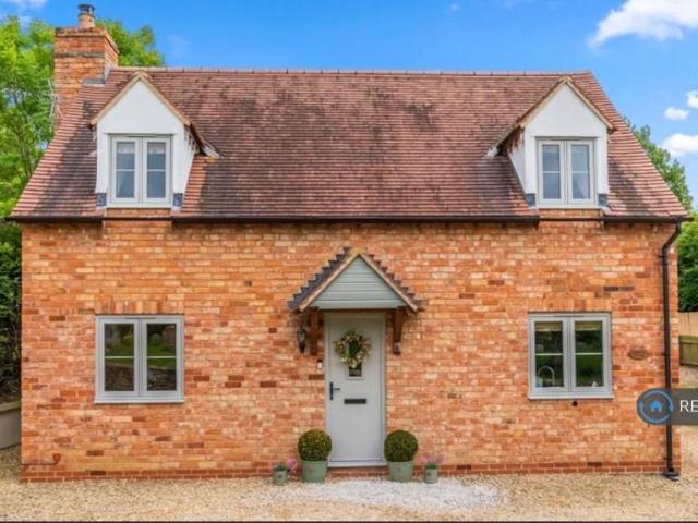 Church Road, Tewkesbury, GL20 3 bed detached house to rent £2,850 pcm £658 pw