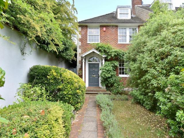 Church Road, Wimbledon Village. 4 bed house to rent £6,250 pcm £1,442 pw