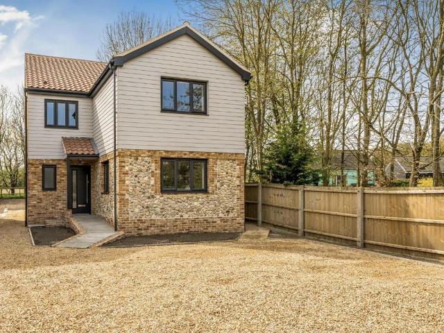 Church Road, Wretham 4 bed detached house to rent £2,350 pcm £542 pw