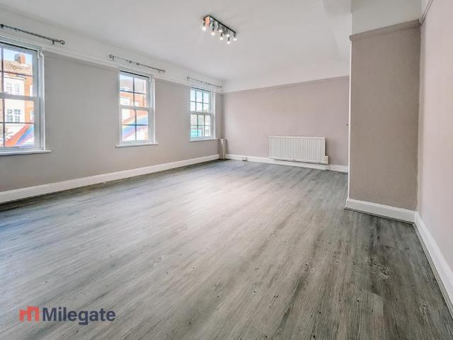 Church Road, Ashford TW15 3 bed maisonette to rent £1,595 pcm £368 pw
