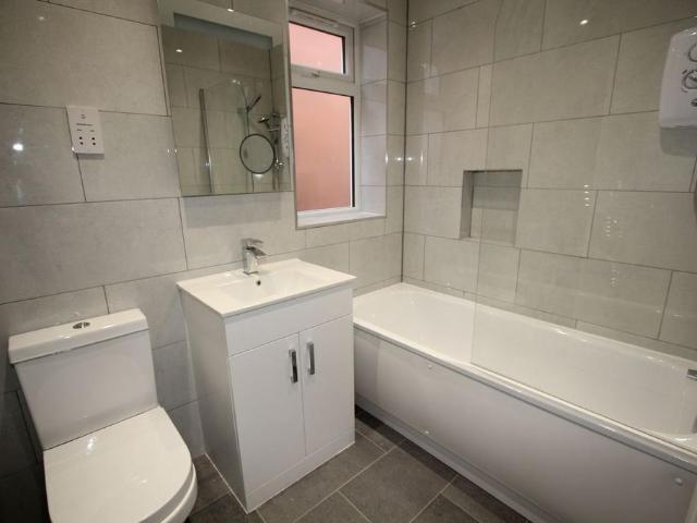Church Road, Ashford TW15 2 bed flat to rent £1,550 pcm £358 pw