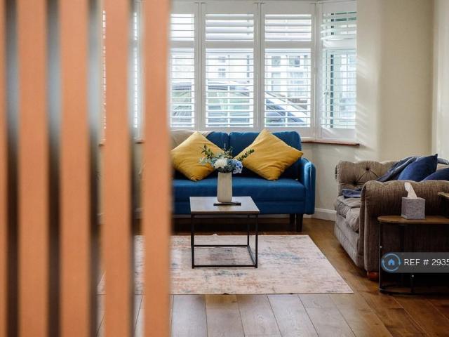 Church Road, Bexleyheath, DA7 4 bed semi detached house to rent £4,750 pcm £1,096 pw