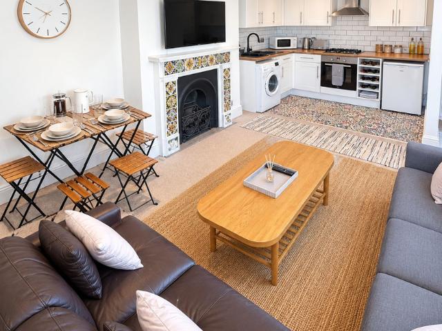 Church Road BN3, 2 bed flat to rent, £1,800 pcm | PrimeLocation