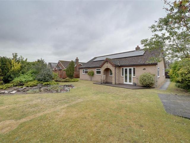 Church Road, Brandon, Suffolk, IP27 4 bed bungalow to rent £2,115 pcm £488 pw