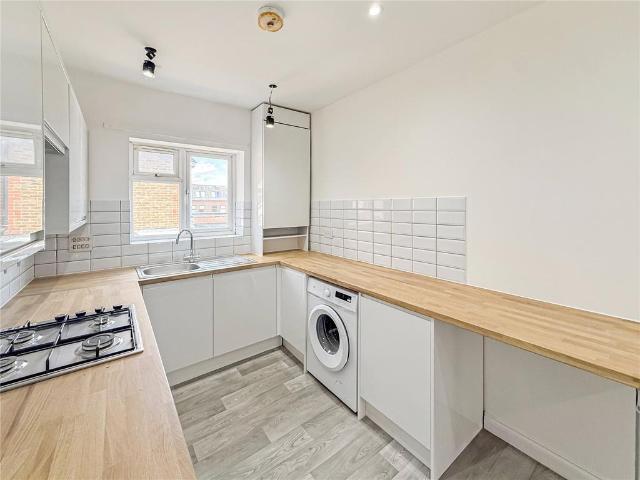 Church Road, Burgess Hill, West. 2 bed apartment to rent £1,325 pcm £306 pw