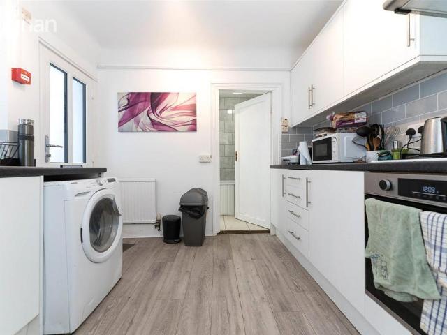 Church Road, East Sussex BN3 3 bed flat to rent £1,667 pcm £385 pw