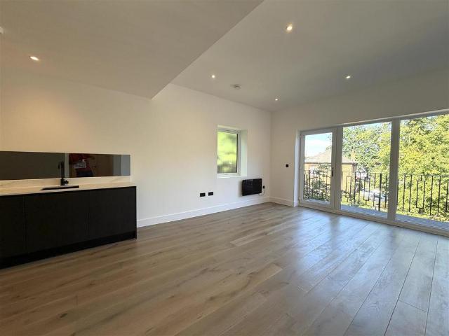 Church Road, Esher KT10 1 bed apartment to rent £2,000 pcm £462 pw