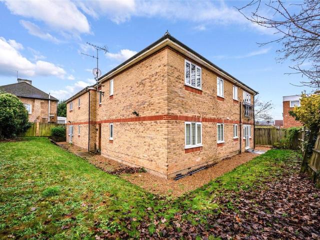 Church Road, Epsom 2 bed apartment to rent £1,800 pcm £415 pw