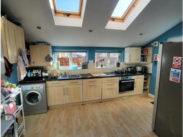Church Road, Epsom KT17, Room to rent, £850 pcm | PrimeLocation