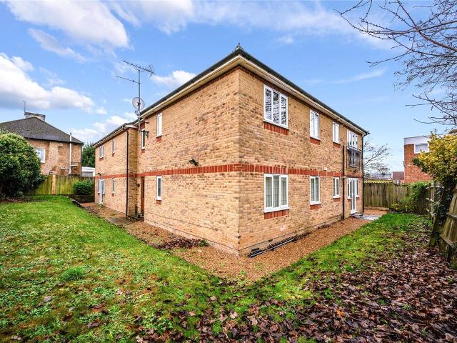Church Road, Epsom, Surrey KT17, 2 bed flat to rent, £1,800 pcm | PrimeLocation