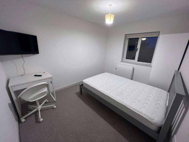 Church Road Falt 4: Room 1