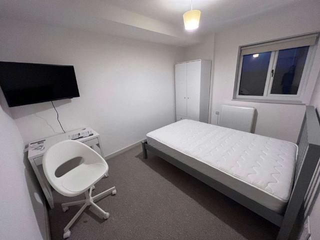Church Road Flat 6: Room 4